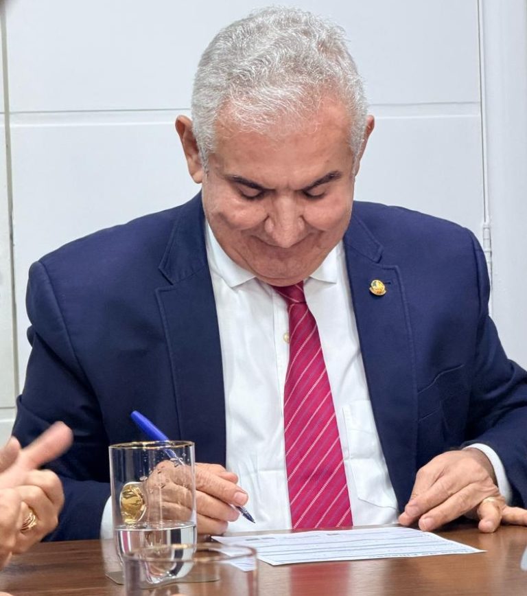 Republicanos filia senador Angelo Coronel e deputado federal Diego Coronel